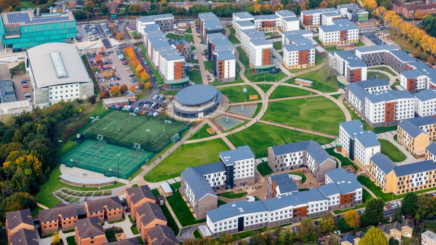 PLUS Hatfield University of Hertfordshire — summer school in the UK